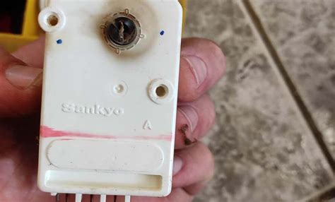 Хладилник с фризер с No Frost система Ремонт на хладилници и хладилна