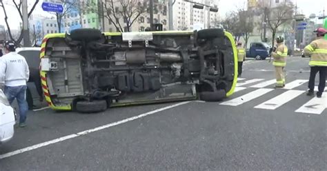 환자 태운 구급차 전도5명 부상