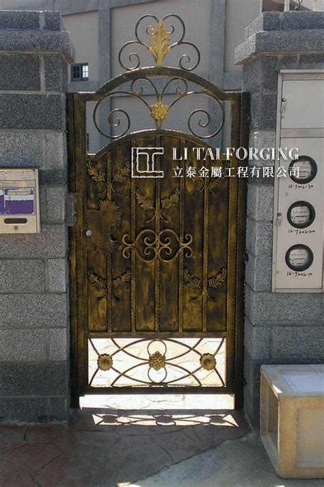 立泰金屬 鍛造大小門、日式庭院門、陽台玻璃欄杆、鋁格柵欄杆、歐式樓梯扶手欄杆、電動雙開門、鋁包板、鍛造採光罩、鍛造防盜窗