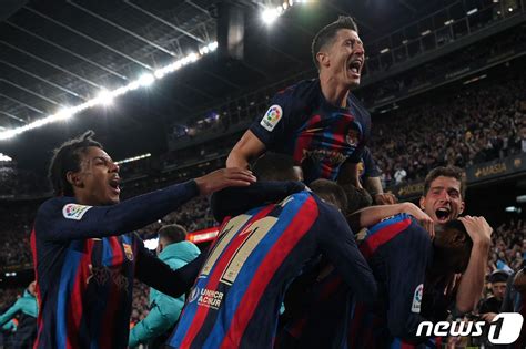 케시에 결승골 바르사 엘 클라시코에서 R마드리드 제압12점 차 선두