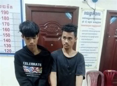 នគរបាលបាន ឃាត់ខ្លួន ជនសង្ស័យ២នាក់ ក្រោយពេល ពួកគេបានធ្វើសកម្មភាពឆក់កាបូបនៅក្រុងបាវិត សារព័ត៌មាន