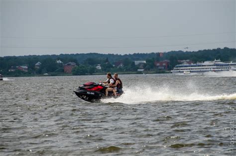 На чем плавают в Москве...