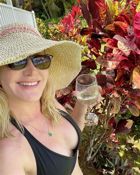 ‘the Office Alum Angela Kinseys Bikini Photos Are Fierce See Her