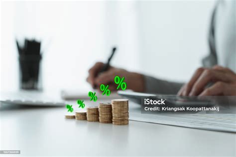 재정적 성장과 성공 아이디어 투자 관리 자금 또는 펀드 계획 전략 투자자 또는 거래자 수입 부 또는 이익 개인 금융 및 투자