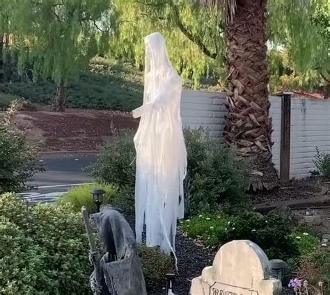 Easy Diy Halloween Packing Tape Ghost Tutorial