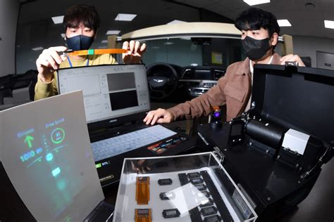 발전하는 홀로그램 홀로그래픽 키트 연구 매진하는 연구원 부천 테크bucheon Tech