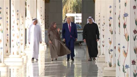 فيديو يظهر ترامب يتجول داخل مسجد الشيخ زايد في أبوظبي