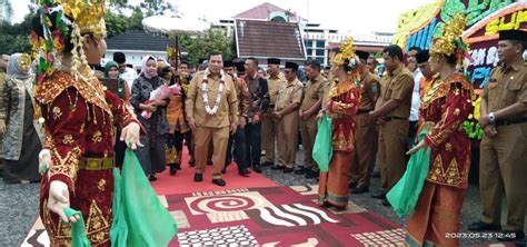 Pj Bupati Sarolangun Yang Baru Di Sambut Dengan Tarian Sekapur Sirih
