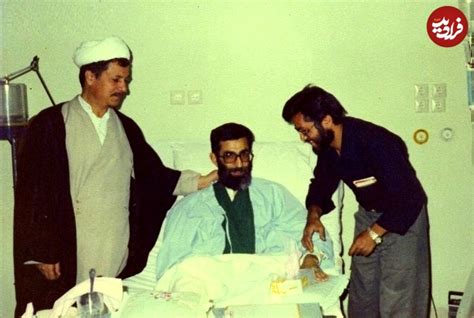 عکس؛ سفر به تاریخ؛ عیادت هاشمی رفسنجانی از رهبر انقلاب در بیمارستان