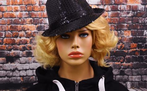 무료 이미지 여자 전망 모피 모델 모자 유행 의류 레이디 머리 장식 겉옷 후드 푸른 눈 마네킹 직물