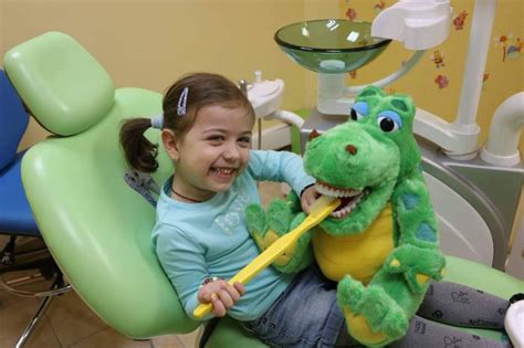 როდის უნდა მივმართოთ ბავშვთა სტომატოლოგს