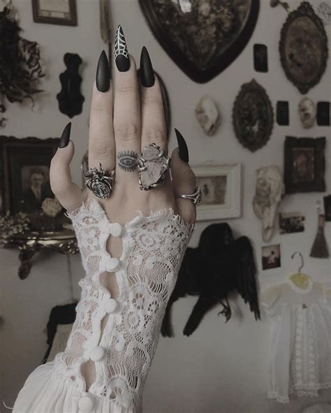 𓆗𝔄𝔫𝔤𝔢𝔩𝔦𝔠𝔞 𝔙𝔞𝔩𝔡𝔢𝔰𓆙 On Instagram Witch Fingers🕸🕷🖤 You Know I Cant Get