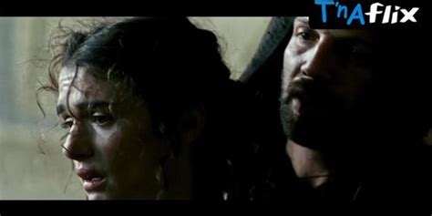Rachel Weisz Sexy Scene In The Mummy Returns