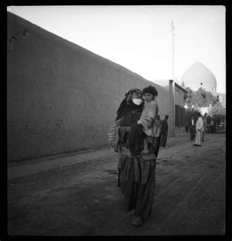 سفر به اصفهان قدیم؛ محله جلفا و رهگذران در قاب عکاس خارجی کجارو