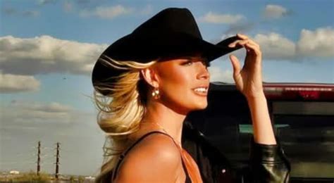 Indiana Fever Just Got Hotter Sophie Cunninghams Viral Beach Photos
