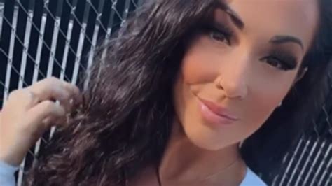 Las Cinco Fotos De La Delantera De Modelo Cristiana Que Incursionó En
