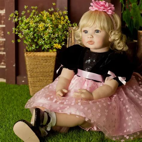 Lutka Sa Plavom Kosom I Očima 55 Cm U Elegantnoj Haljinici 825540 Volim Svoj Dom