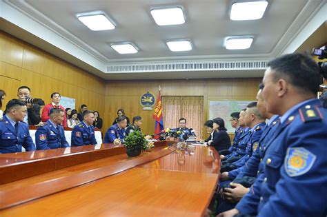 Шадар сайд Ө Энхтүвшин Онцгой байдлын алба хаагчдад баяр хүргэв