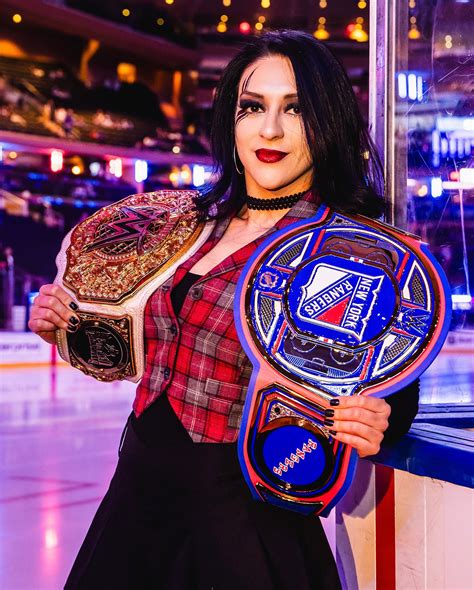 Stephanie Vaquer Photos