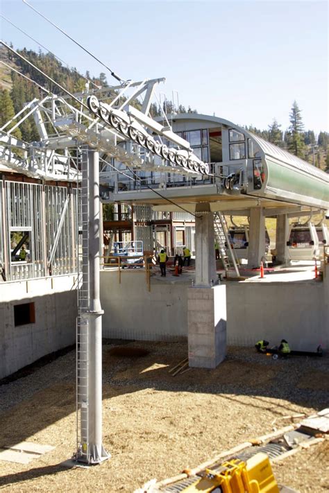 Gondola gets stuck at Palisades Tahoe | SierraSun.com