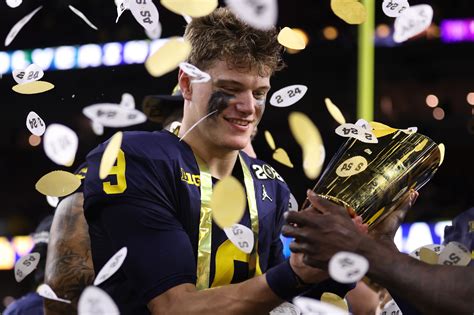 Michigan Quarterback Jj Mccarthy Shows Touch Of Class After Helping
