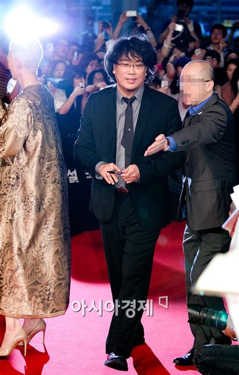 포토 레드카펫 밟는 봉준호 감독 아시아경제