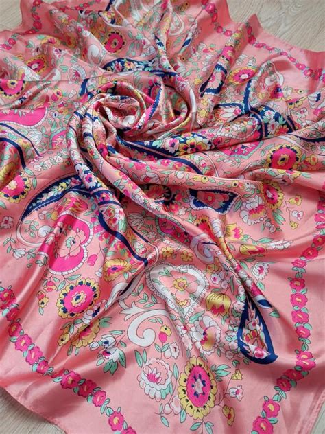 Жіноча шовкова хустка в стилі Etro хустина рожева квіти 100 Silk шовк — ціна 348 грн у каталозі