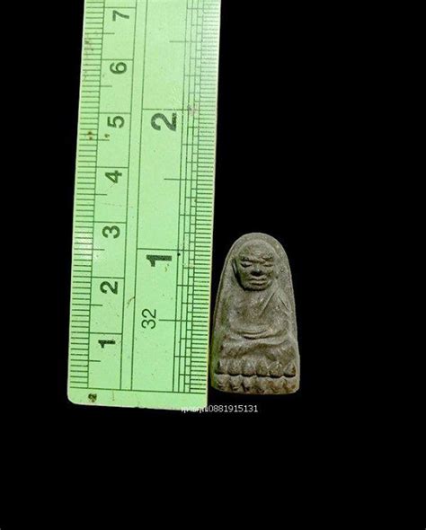 เนื้อว่านหลวงพ่อทวด 5 แชะ พิมพ์พระรอด หลวงพ่อแดง วัดศรีมหาโพธิ์ ปัตตานี ปี2538 Ennxo