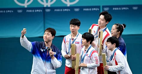 [포토] 파리올림픽 시상대에서 만난 남과 북 빅토리 셀피 즐겁게
