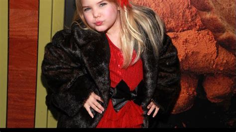 Guerra A Las Ni As Sex Symbol