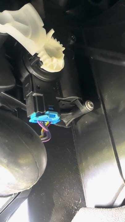 폭스바겐 골프 7세대 조수석 찬바람 에어컨 나오지 않아 플랩모터 교체 후 정상동작 확인 Youtube