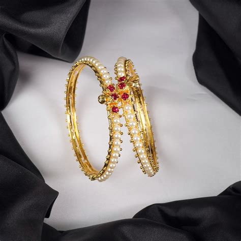 Shop Maharashtrian Traditional Moti Bangles Design Rishabh Gold