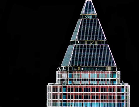 무료 이미지 건축물 지평선 창문 건물 마천루 반사 경계표 현대 탑 블록 하늘 쪽으로 고층 빌딩 대칭 모양 중심지 대도시 유리 정면 거울 벽