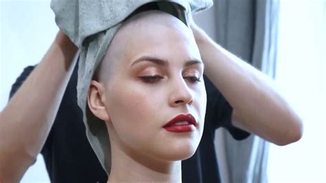 俄罗斯少妇剃刮光头 一剪定情 一剪定情 哔哩哔哩视频