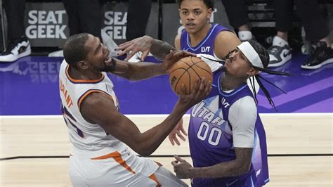 Devin Booker Y Kevin Durant Commandan A Los Suns A La Victoria 134 126