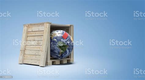 깨지기 쉬운 레이블이 붙어 있는 나무 상자에 있는 행성 지구 3d 렌더링 0명에 대한 스톡 사진 및 기타 이미지 0명 갈색 개념 Istock