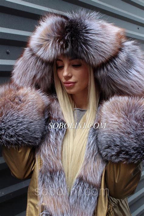 Парка жіноча з хутром у золотій плащівці продаж ціна у Києві Жіночі куртки від Хутряна