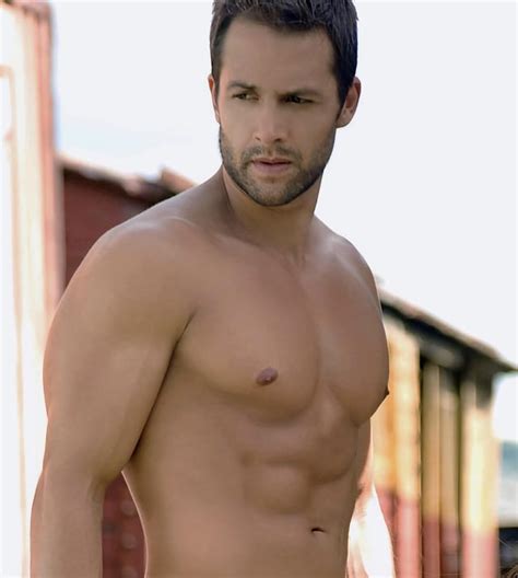 Chris Bednarik” Rgayeyebleach