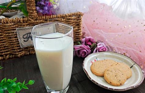 冬天建议中老年人，多吃这8种食物，营养不贵，安神补脑睡眠好