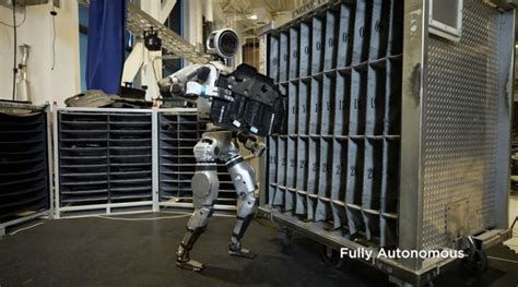 ربات انسان نمای بوستون دینامیک بدون نیاز به انسان خودکار فعالیت می‌کند