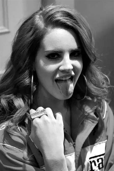Lana Del Ray Scrolller