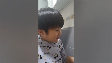 아들 둘 육아 브이로그 예민보스 변기 응가연습중 힘을내요 슈퍼파워 응가 떨어지면 물튀는게 싫다는 놈 Youtube