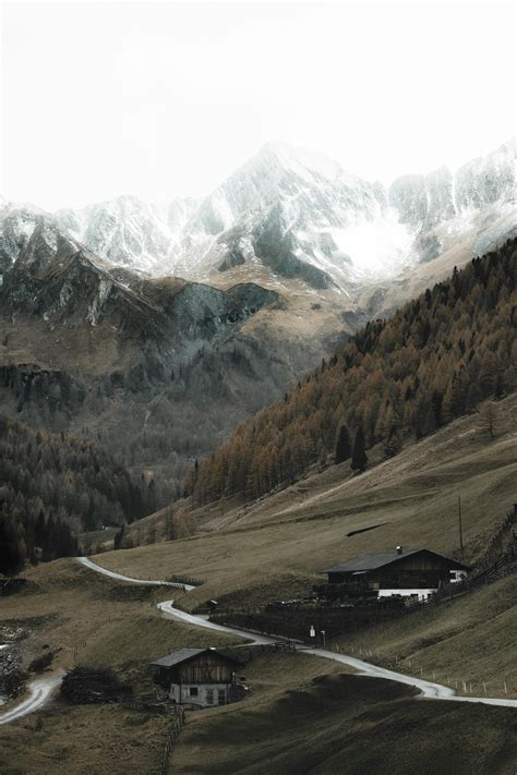 Dslr 가을 경치 경치가 좋은 고요한 고원 골짜기 관광 광야 그림 같은 나뭇잎 농촌의 높이 눈 눈