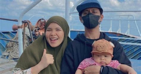 Biodata Dan Profil Komang Ade Widiandari Istri Raim Laode