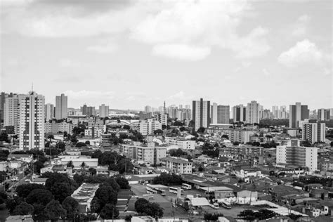 무료 이미지 경치 검정색과 흰색 건축물 지평선 사진술 시티 마천루 도시 풍경 파노라마 도심 근교 회색