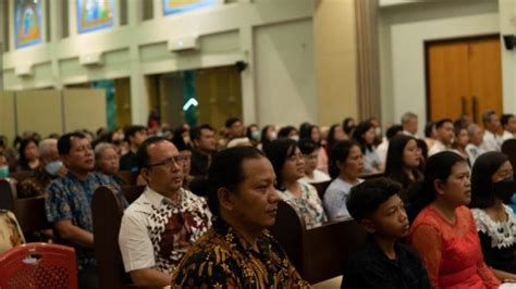 Misa Penjubahan Para Frater di Seminari TOR Sanjaya Semarang - SESAWI.NET
