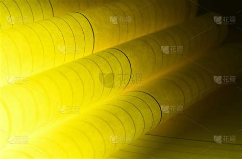 黄色折叠页笔记本独特的照片