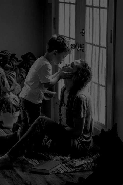 Pin By 𝐃𝐚𝐫𝐤 𝐀𝐞𝐬𝐭𝐡𝐞𝐭𝐢𝐜𝐬 On B Mother Son Photography Mother Son Photos