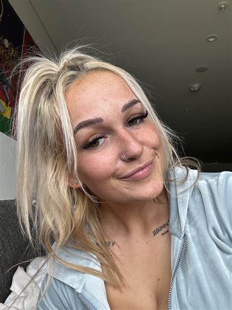 Feeling Cute Today🤍 Rfreckledgirls