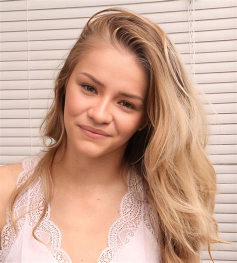 Scarlett Fall Actress Wiki Height Age Biography Ethnicity